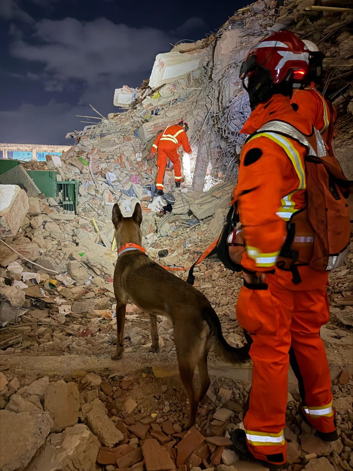 UK Firefighters Continue Life-saving Work in Venezuela Earthquake ...